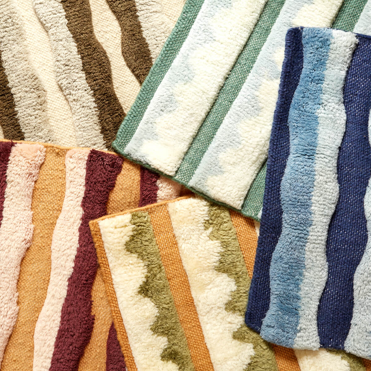 Smooth Wave Palm Tree Rug